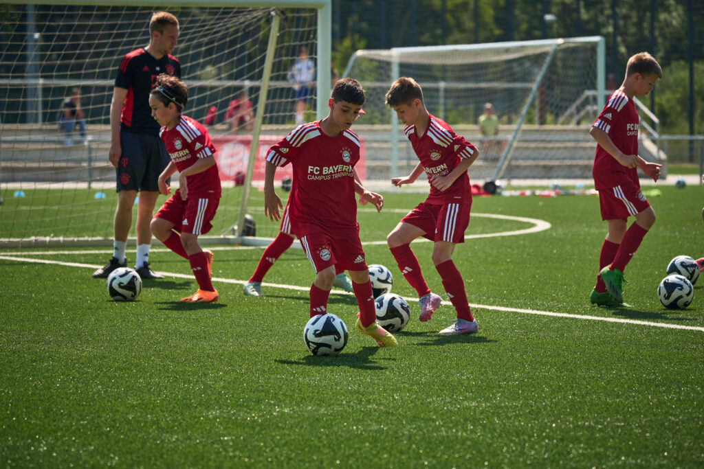 Soccer warm-up exercises: get game-ready - FC Bayern Academy