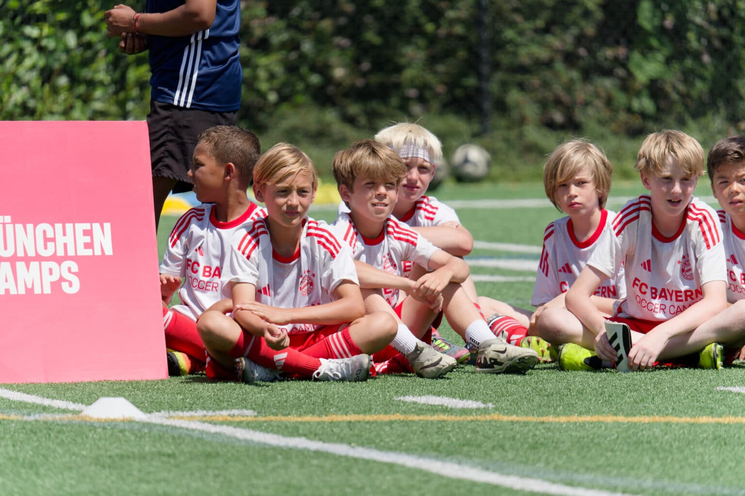 Recovery session for soccer: routines to bounce back fast - FC Bayern ...
